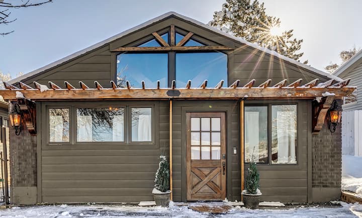 Charming Cabin | Hot Tub | Soaking Tub - Salt Lake City Airport (SLC)