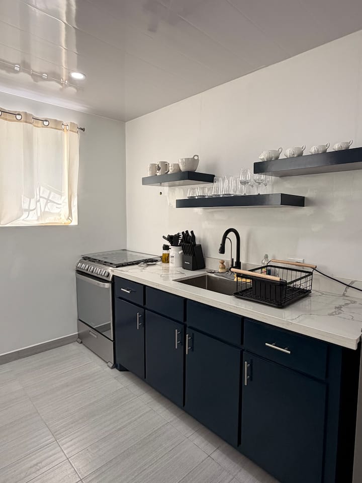 Modern Home Minutes To Downtown - Belize