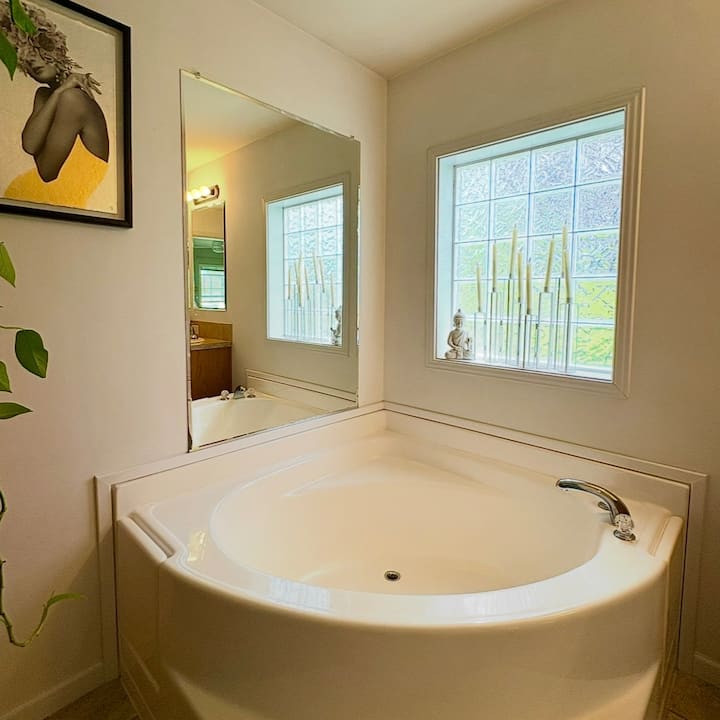 The Whistle Stop -
A Peaceful, Chic Flx Getaway - Watkins Glen, NY