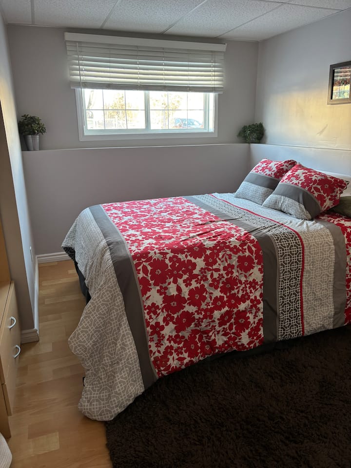 Clean, Quiet, Must Love Dogs. - Saskatoon