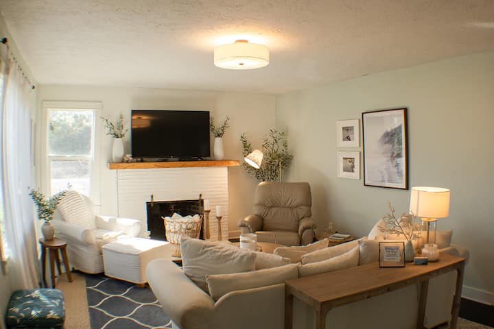 Beach Lake Cottage | Cozy Warmth L Kayak On Lake - Rockaway Beach, OR