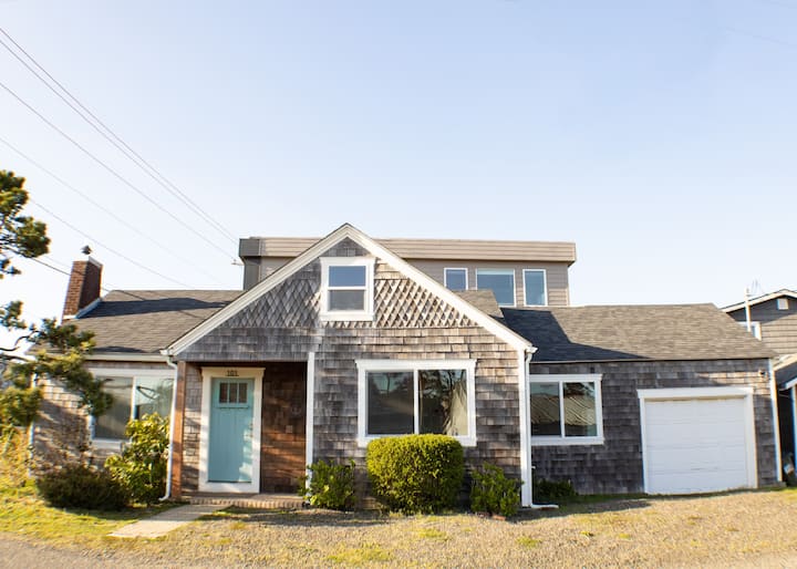 Beach Lake Cottage | Cozy Warmth L Kayak On Lake - Rockaway Beach, OR