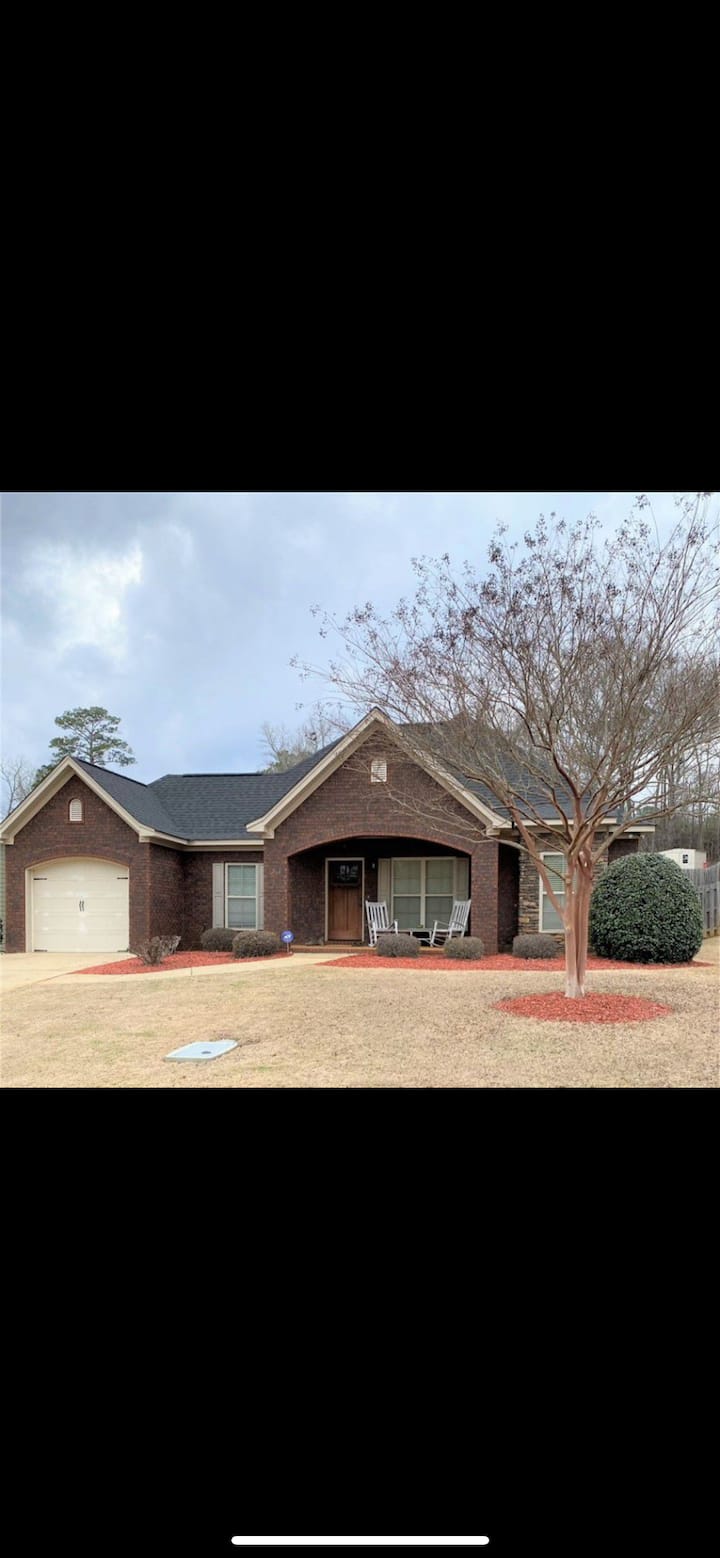 1 Level House | 3br | Close To Auburn & Rtjg - Auburn, AL