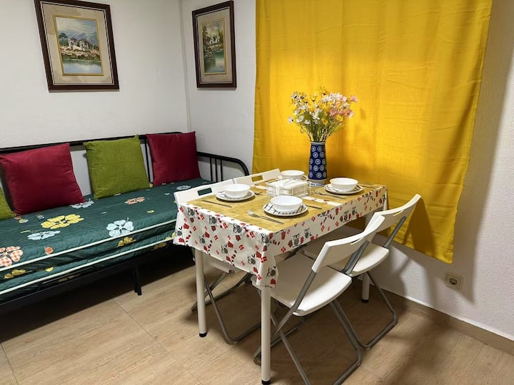 地铁旁的六人公寓 - Madrid