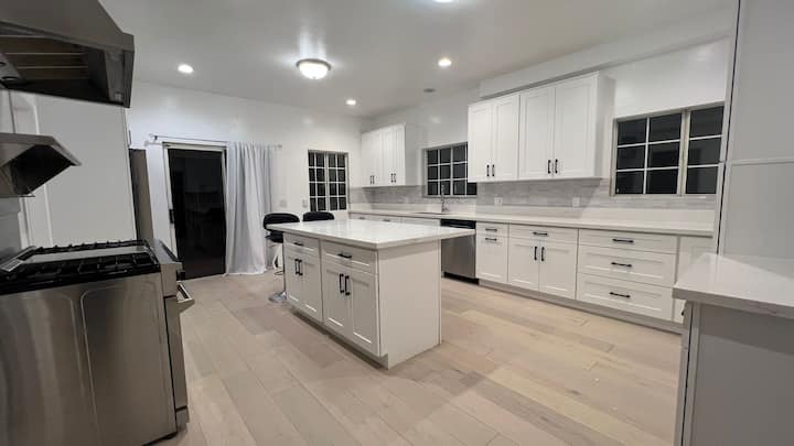 Hollywood Hills Mansion - Beverly Hills, CA