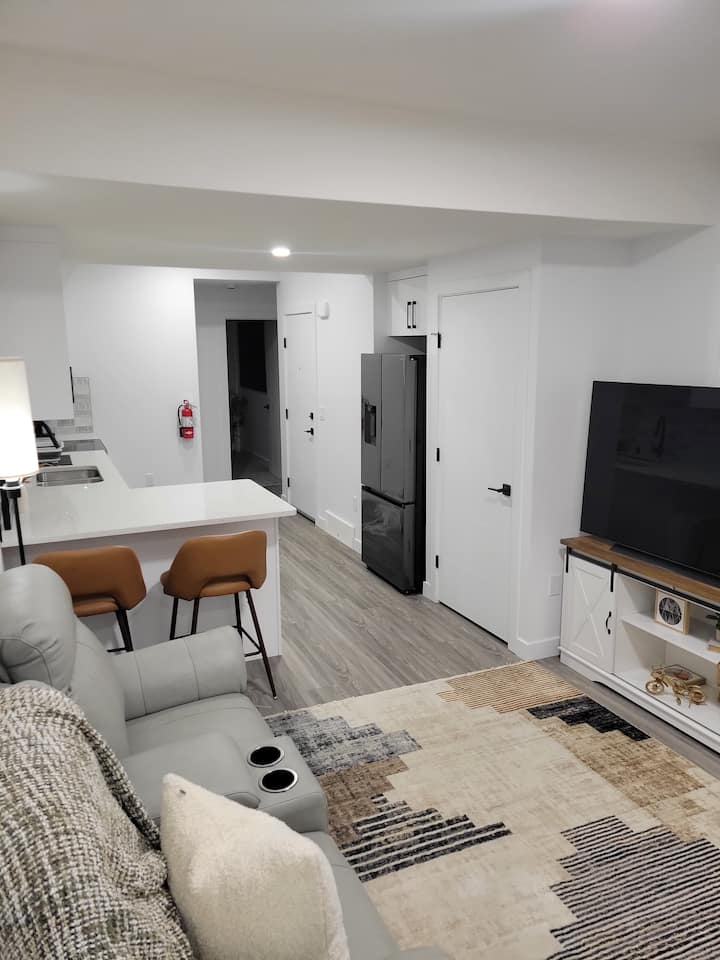 1br 14minsyyc Airport Private Entrance Soft Water - Calgary