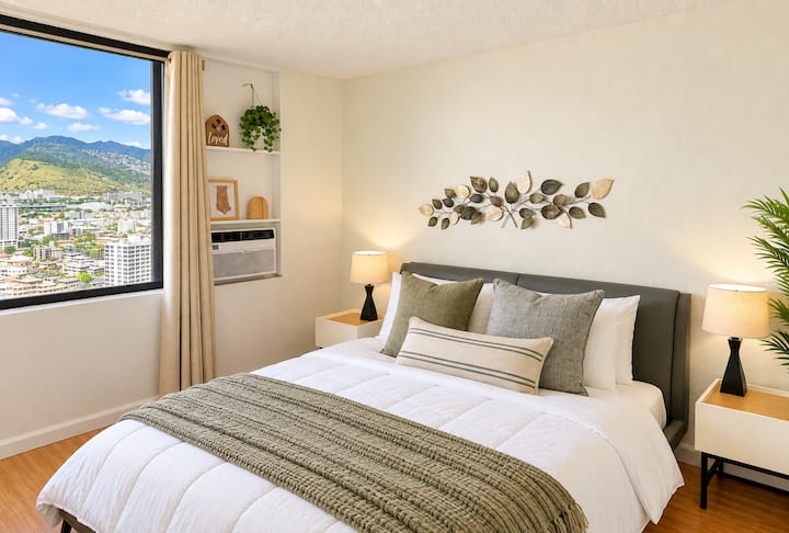 Stunning Mountain View Studio  High Floor Waikiki - Honolulu