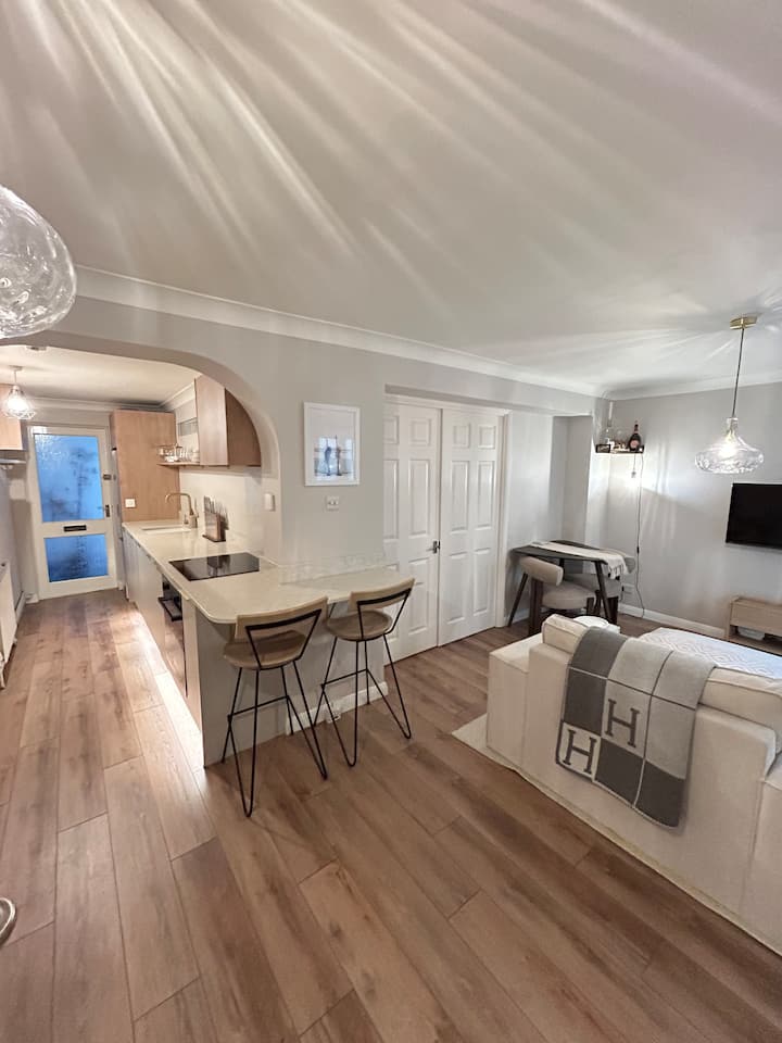 Stylish Coastal Couples Retreat - Hove