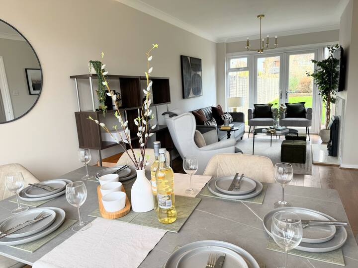 Interior Designed, Spacious House - Solihull