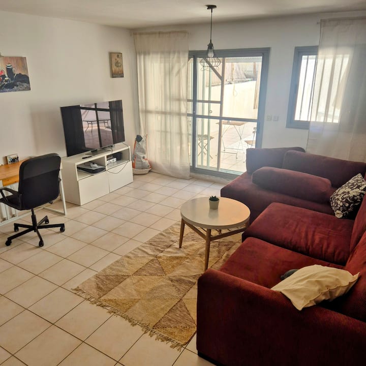 Large Comfortable Flat - Telavive
