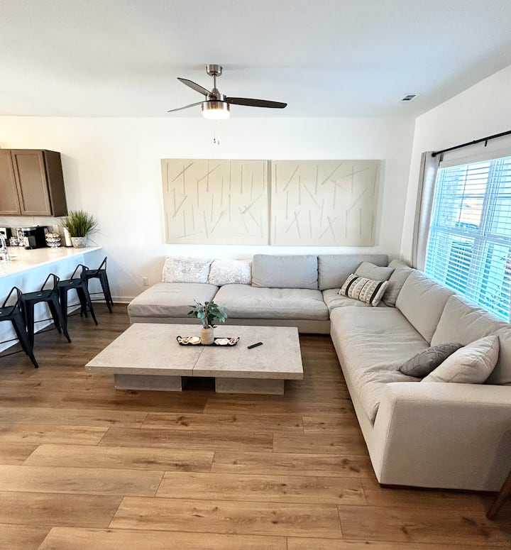 Warm Modern Townhome- 3 Bed/3 Full Baths/4 Tvs - Huntsville, AL