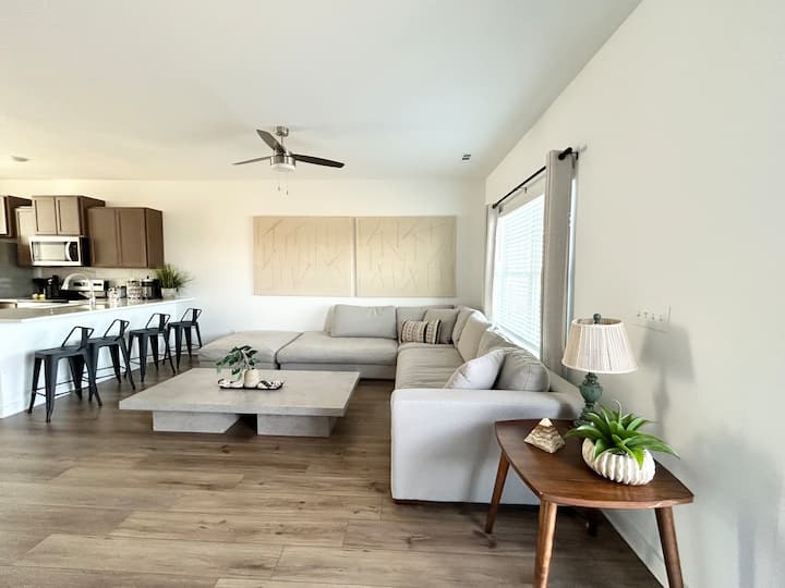 Cozy Modern Cottage With Ensuite Baths & Wifi - Huntsville, AL