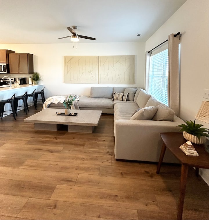 Cozy Townhouse - 3 Bed/3 Full Baths/4 Tvs - Huntsville, AL