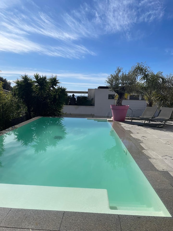 Location Villa 
Vue Mer 15 Min à Pied Centre Ville - Bandol