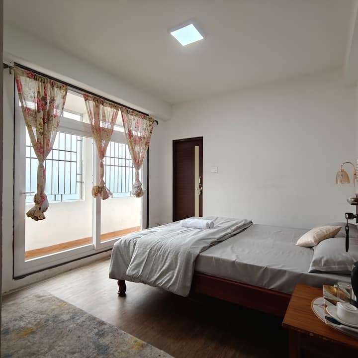 Room With Mountain View - Darjeeling