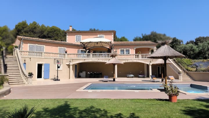 Maison Spacieuse Avec Piscine - Lourmarin