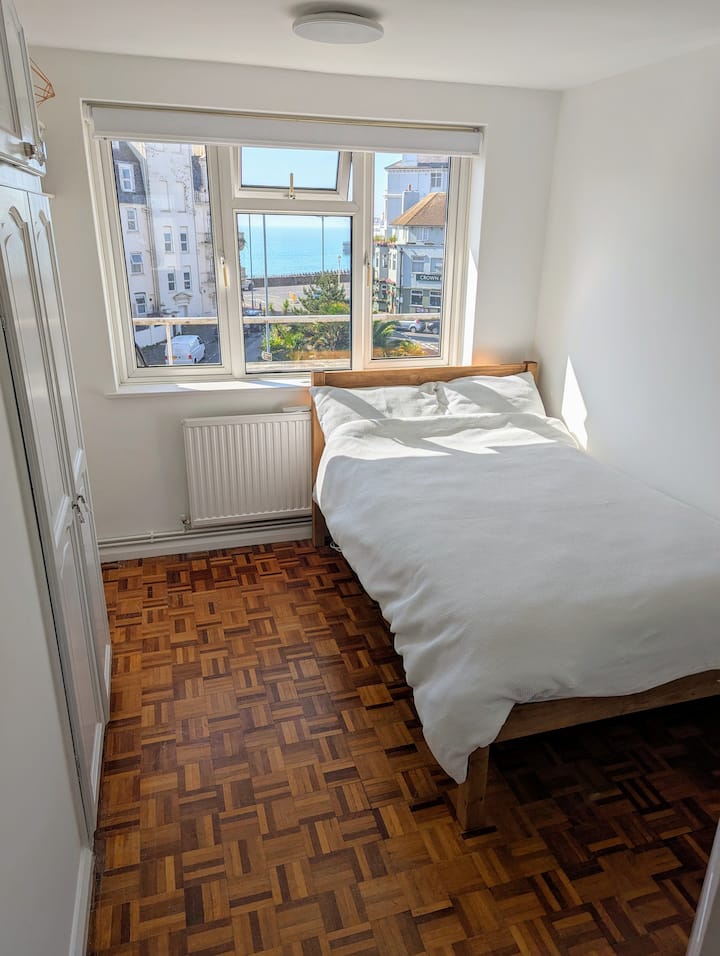 Seaside Penthouse (Guest Bedroom) - Eastbourne