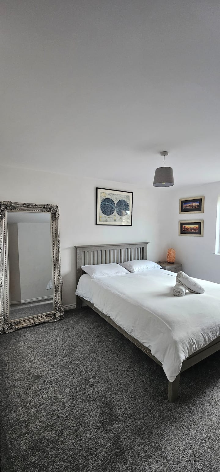 Perfect For Wmc, Principality & Cardiff Castle - Cardiff