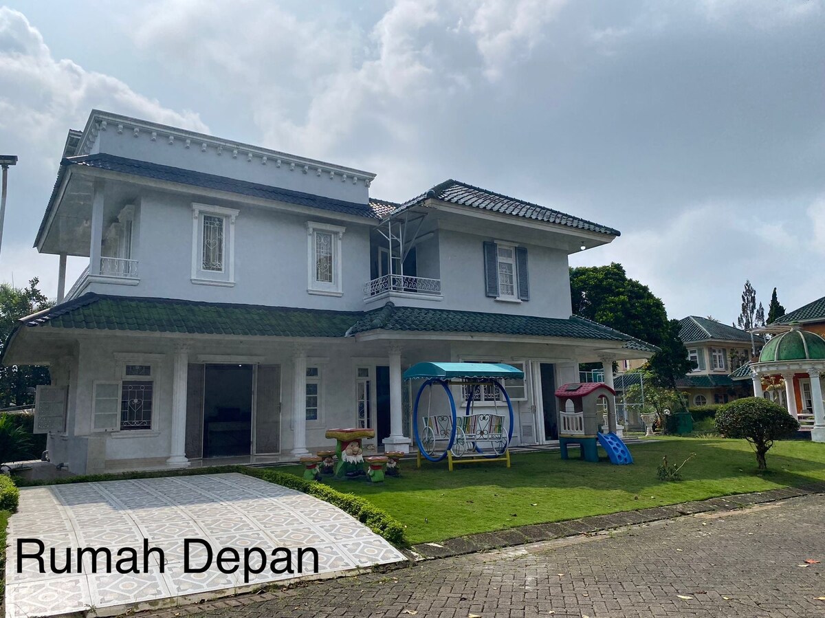 Vila puncak resort - Houses for Rent in Cipanas, West Java, Indonesia ...