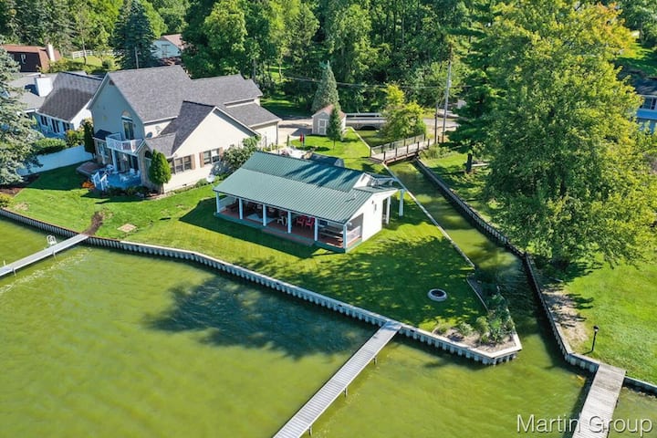 Happy Valley Cottage - Ionia State Recreation Area, Saranac
