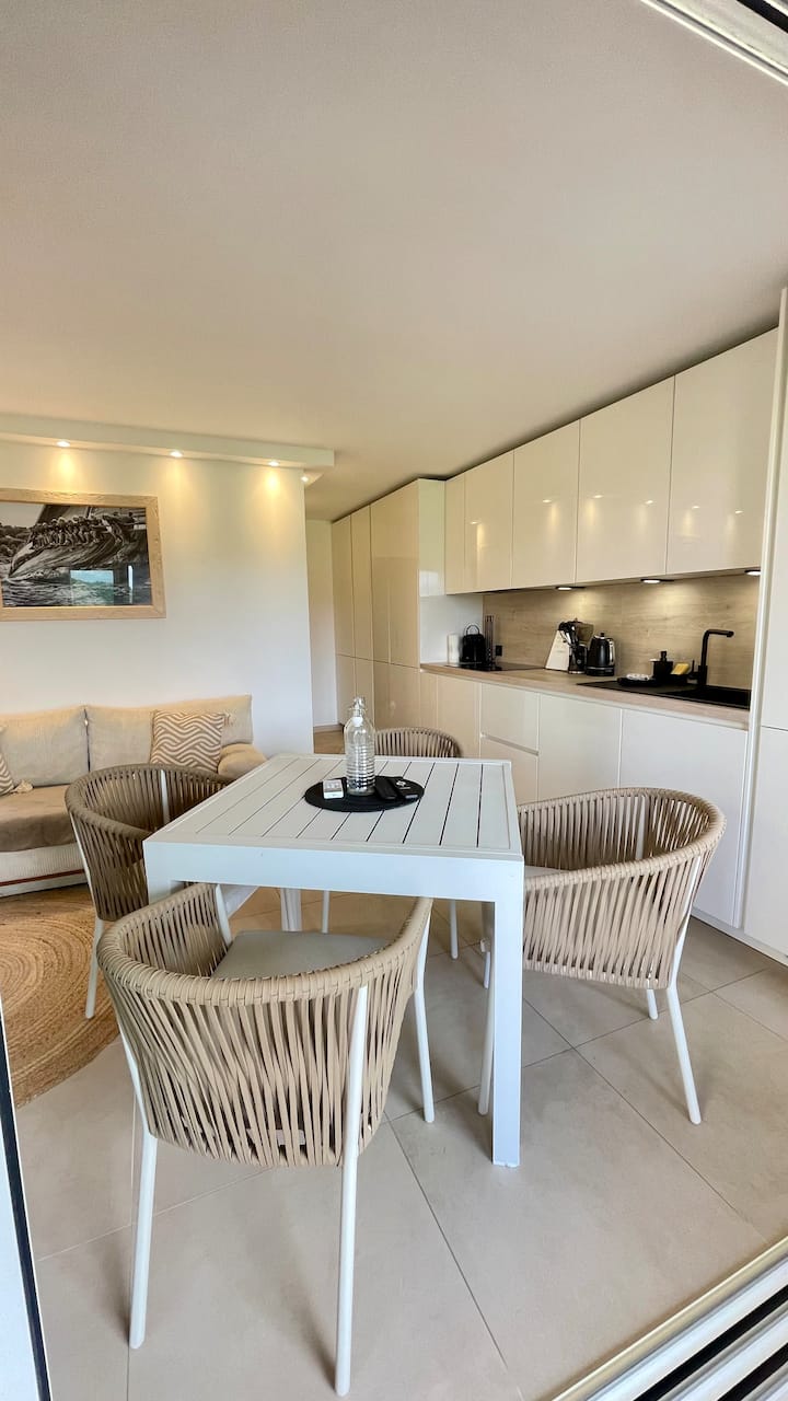 "Bain De Soleil" Refait à Neuf Plage Et Piscine - Ramatuelle