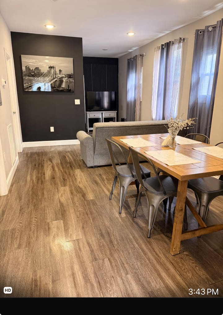 1st-floor 1br · 10 Min To Ewr · Free Parking - Elizabeth, NJ