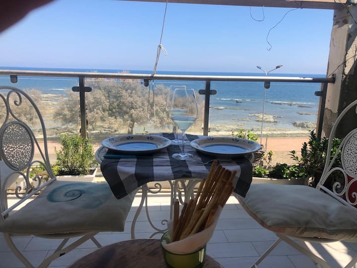 Elvi Suite Mansarda Vista Mare - San Lorenzo, Italy