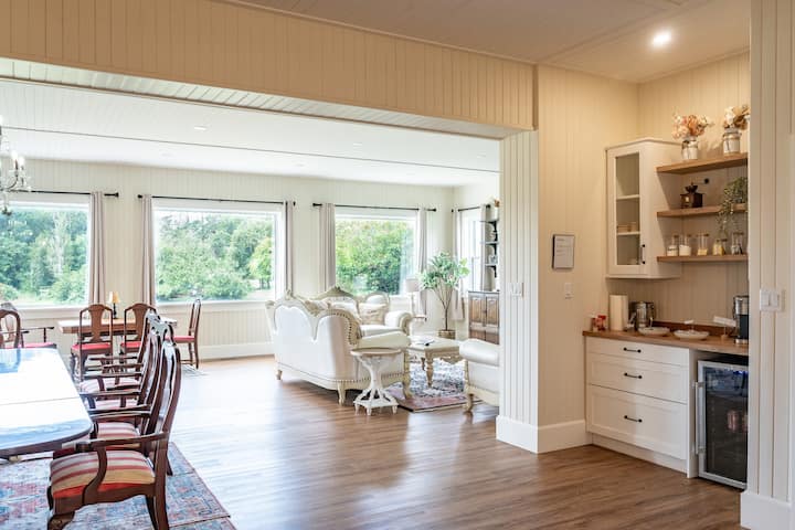 Woodside Farm Country Inn - Sooke