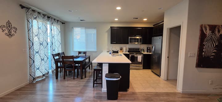 3-4 Bedroom, Loft, Office Beauty. - Tracy, CA