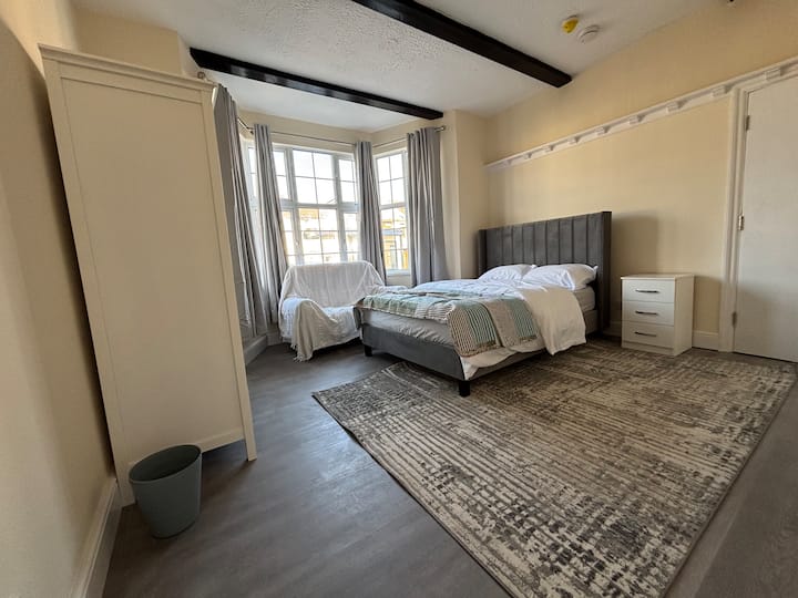 Modern En-suite Room Great Stay - Luton