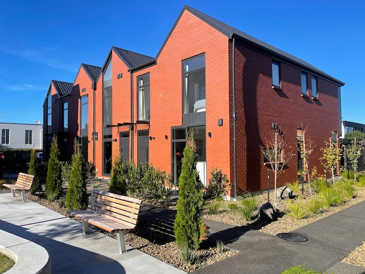 Three Bedroom - Two Bathroom - Gated Carpark - Christchurch