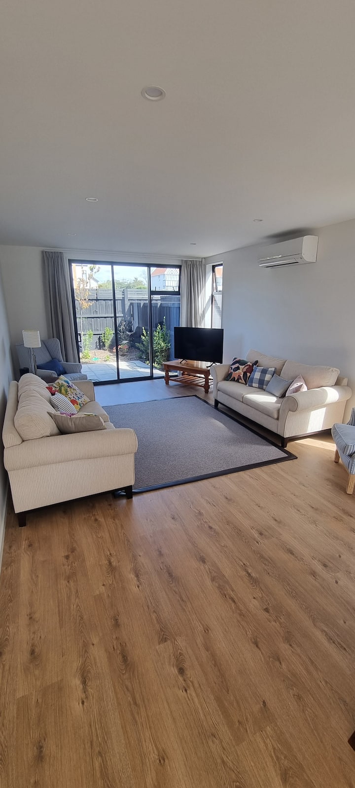 Family Three Bedroom - Two Bathroom Gated Carpark - Christchurch