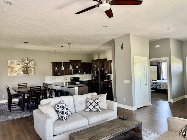 Magnificent & Modern - Sleeps Up To 10 - Branched Oak State Recreation Area, Raymond
