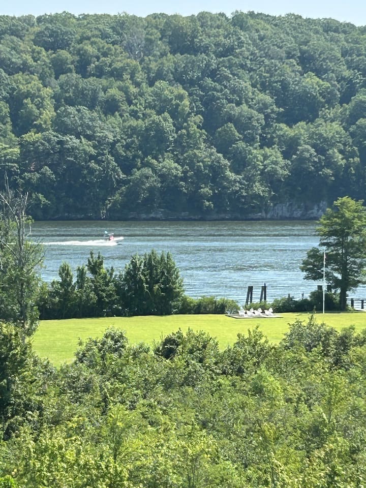 Spotless Riverview Apartment With Ev Charger - Connecticut