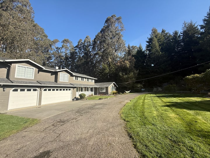 Forest Bliss:sauna,hot Tub,movie Theater,game Room - Eureka, CA