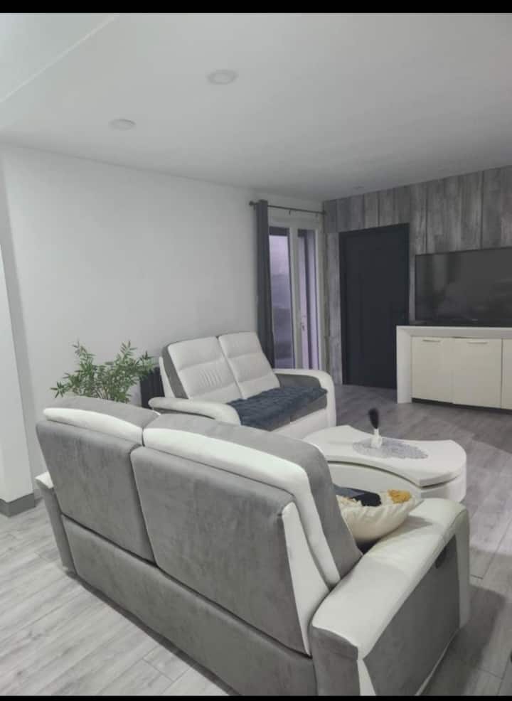 Grande Maison Dijon • 10 Pers • 7 Lits • Parking - Dijon