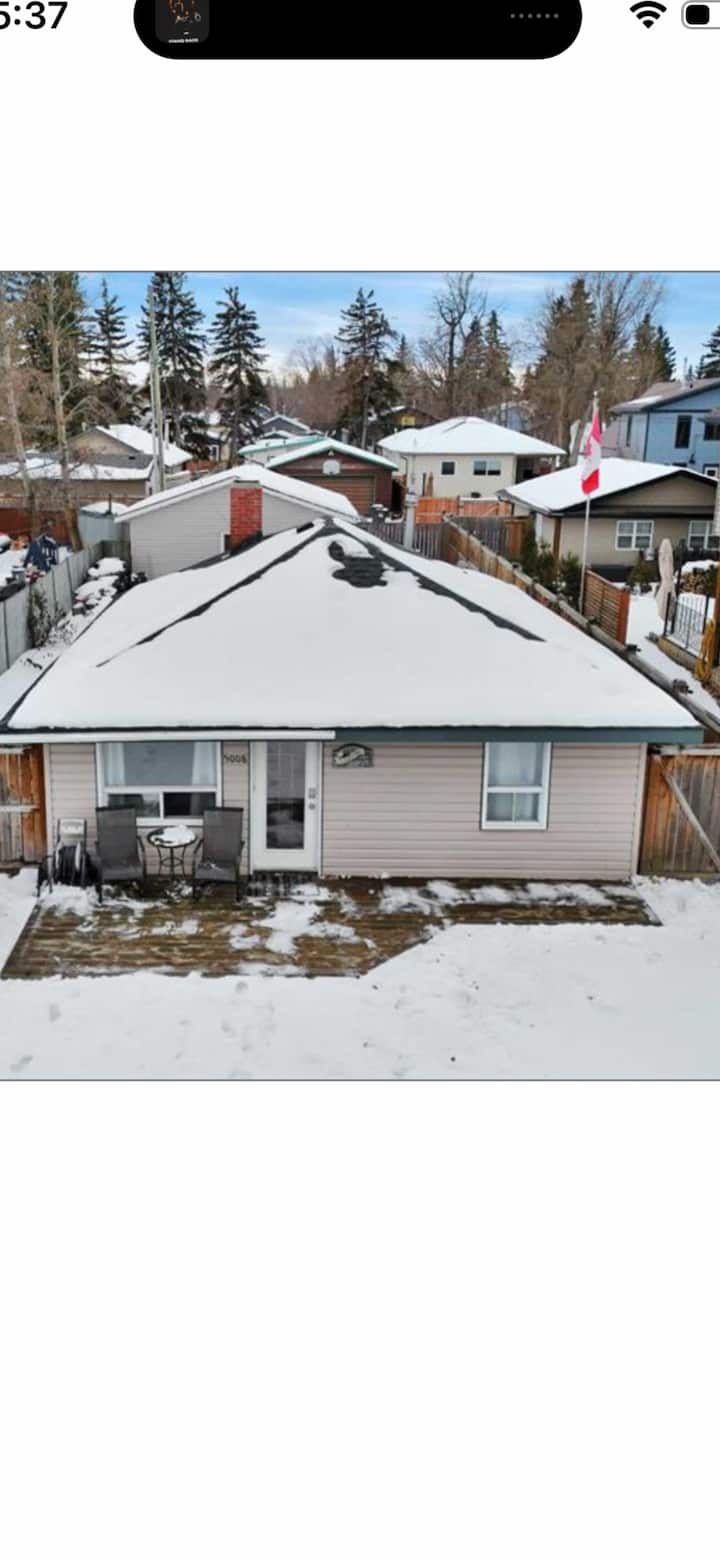 Cute And Cozy Cottage - Sylvan Lake, AB