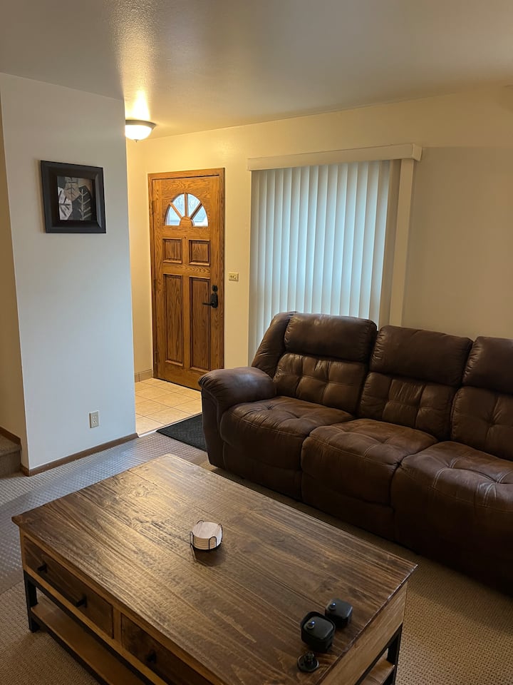 Spacious 3 Bedroom Townhouse - Milwaukee, WI