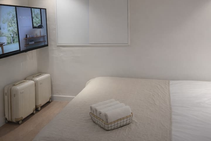 Standard Moment 01 |신림역 도보3분 · 퀸사이즈 침대 · 셀프 체크인 - Seoul