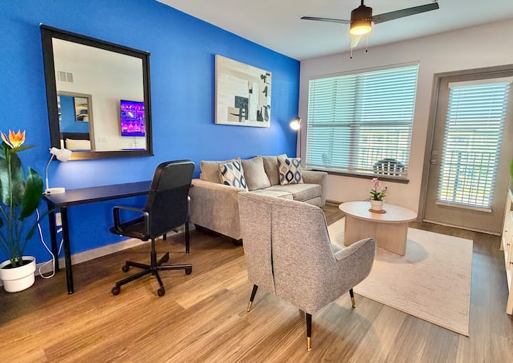 Lux King Bed Balcony Pool Gym Near Shops Southside - Jacksonville