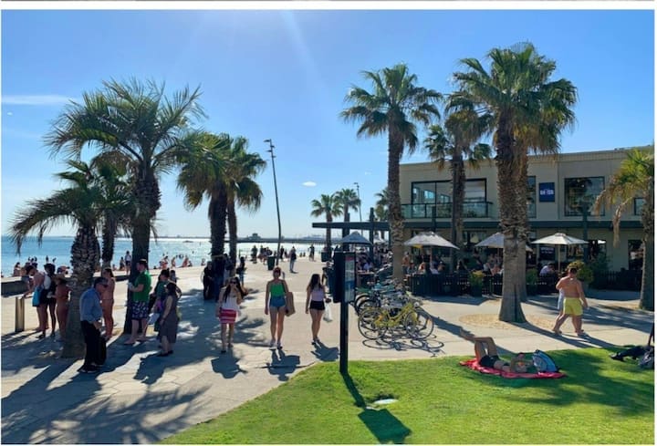 Very Close To Everything - Saint Kilda