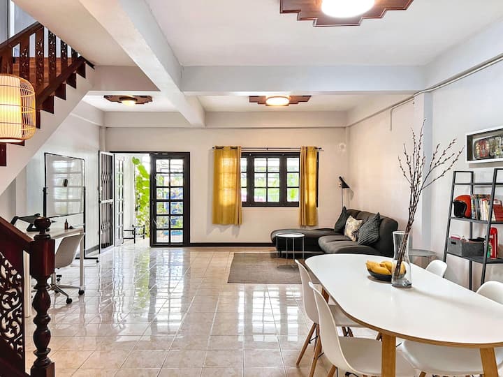 Spacious Nomad Townhouse | Near Nimman & Old City - Chiang Mai