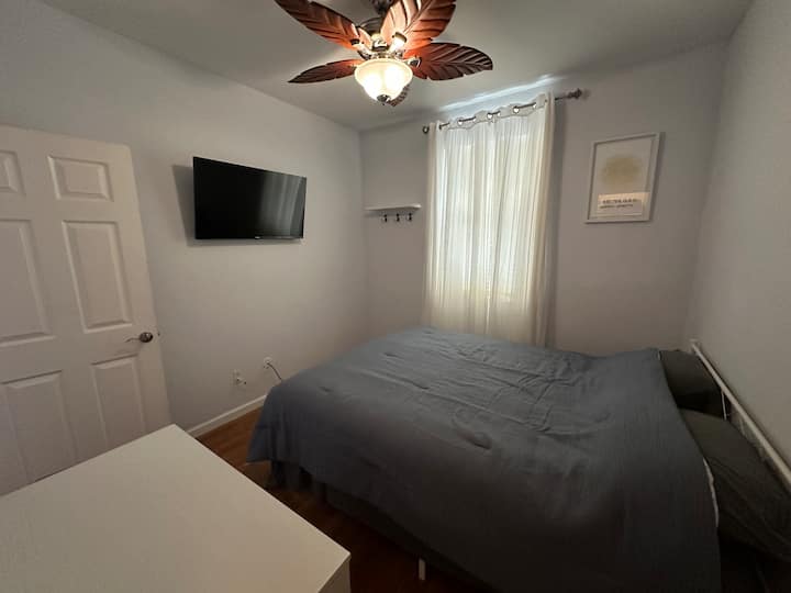 Cozy Bedroom, Dedicated Bathroom - Reno, NV