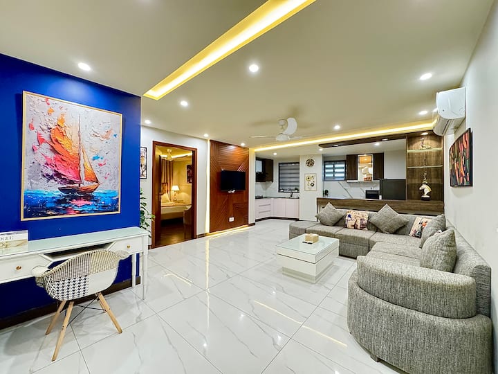 Lux Haven 2 Bedroom Royal Suite - Lahore