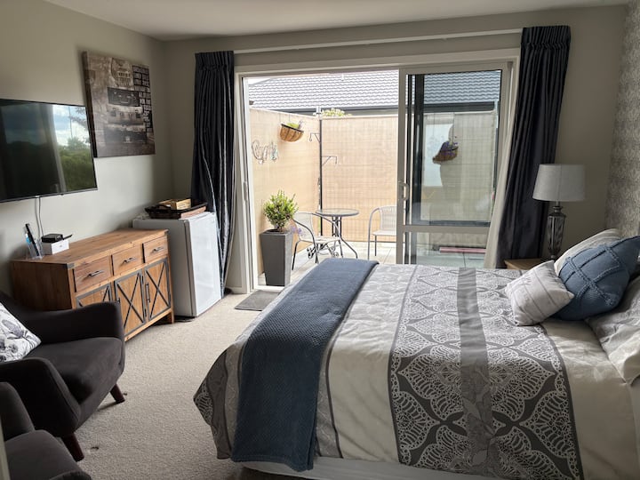 Comfort In Pelorus - Napier