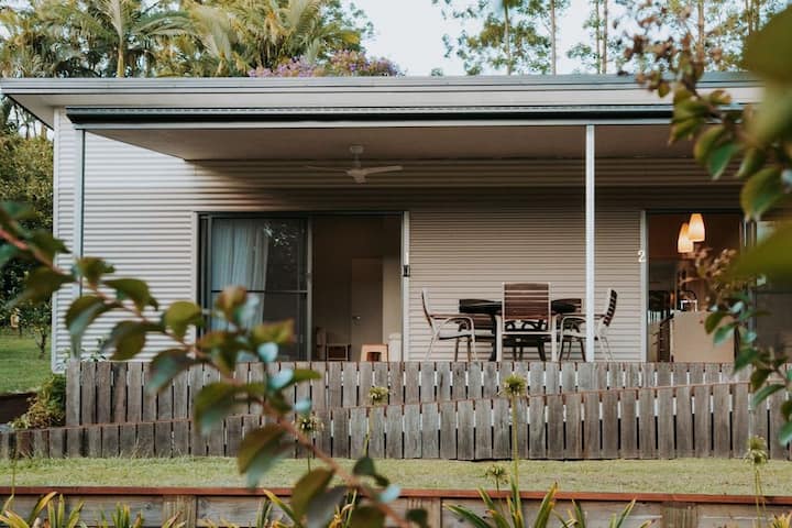 Brookview - Unit 2 Sleeps 4 - Glass House Mountains