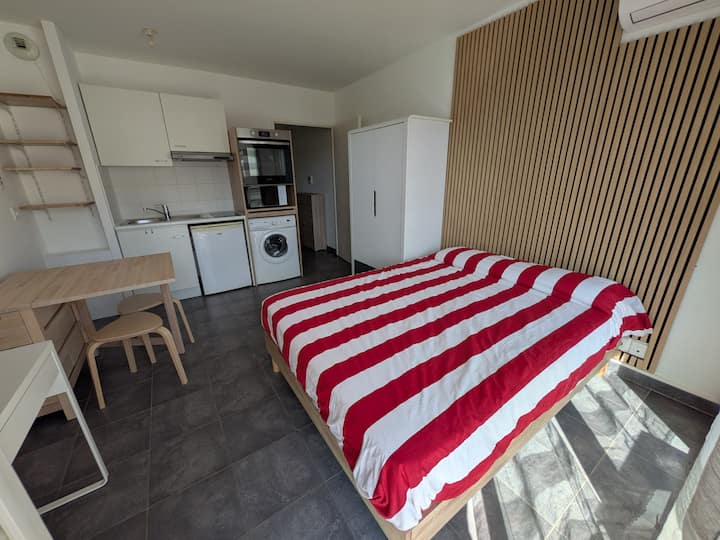 Studio Neuf Avec Terrasse, Calme,
Climatisation - Nizza