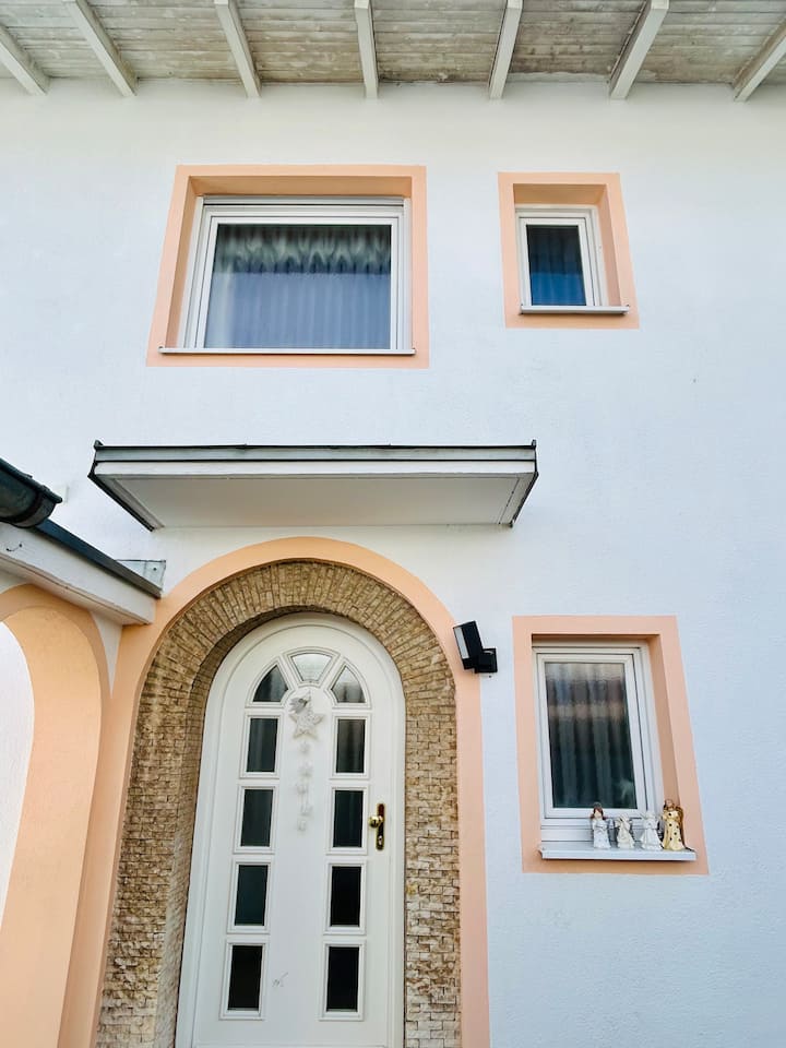 Gemütliches Haus Mit Innenhof - Unterhaching