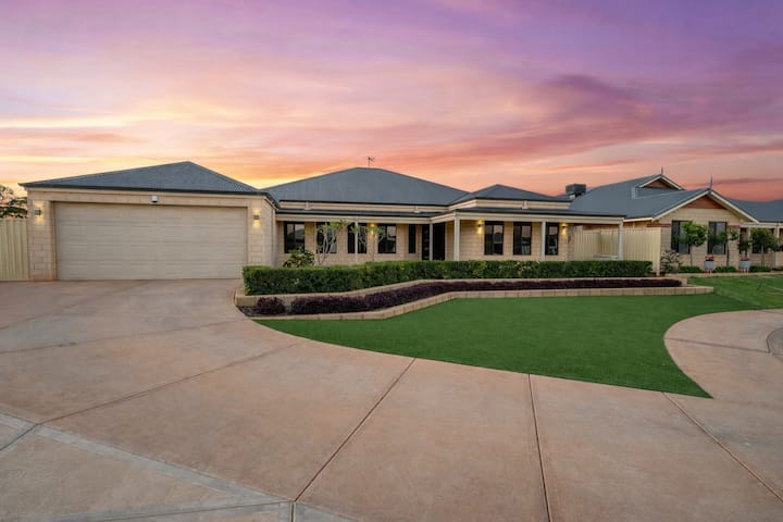 Executive Home In Somerville Estate - Kalgoorlie - Boulder