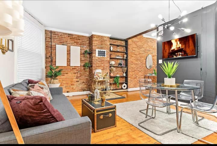 Beautiful Victorian Loft! 3 Bed/wine/patio - Baltimore, MD